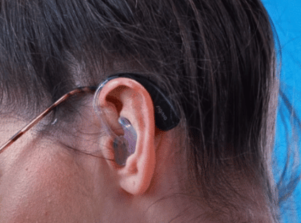 Comment mettre un appareil auditif BTE ? - Laboratoires Unisson